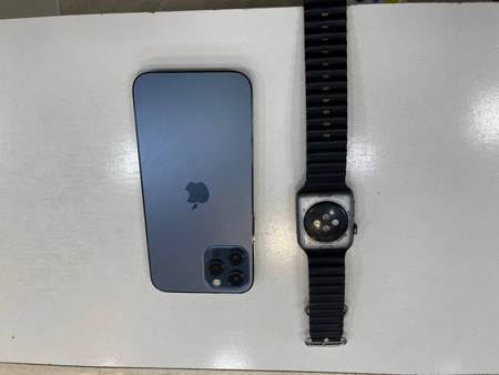 Iphone 12 pro and i watch 3 series 42 mm