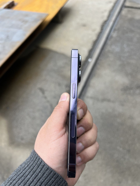 Iphone 14 pro purple