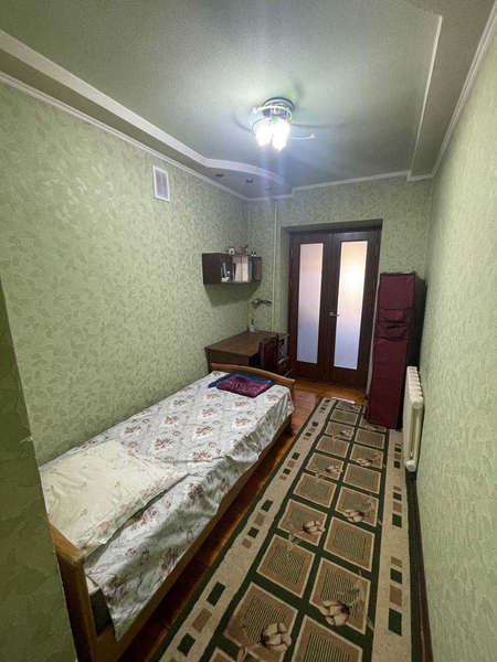 Срочно!!!Продается  квартира:  Юнусабад 18 - 3/4/4 Кирпичный дом