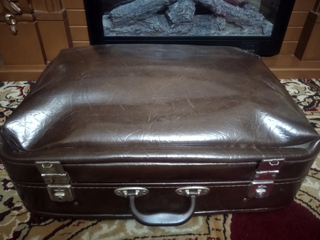Продам чемоданы ссср