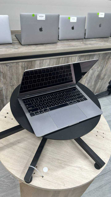 Macbook Pro
Processor: Core Core i5 6567G
RAM: 16GB DDR4
SSD: 512GB
2K