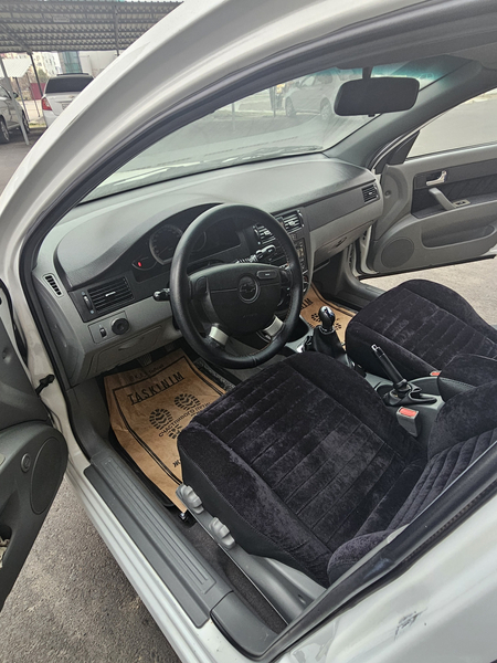 Продаю свою Chevrolet Lacetti 2010 года