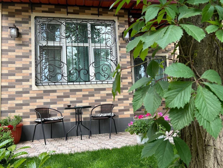 ул.Бабура 
3/1/4; кирпич 79м2
Частный садик 