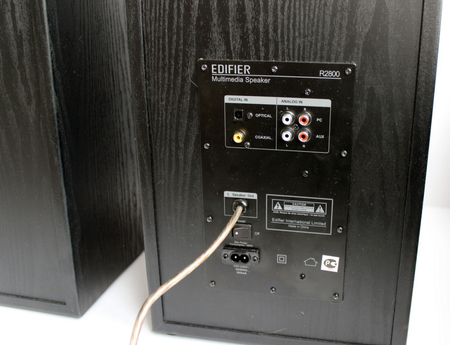 Edifier R2800 яхши холатта ремонт бумаган хамма жойи ишлиди
