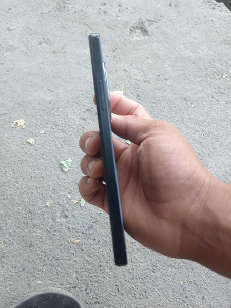 Redmi A3 karobka hammasi joyida aybi yoq narxi 1mln 300