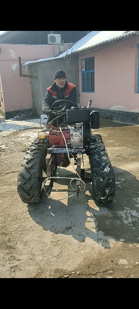 Гусиничний миний трактор