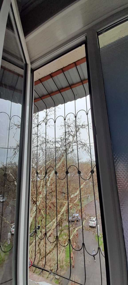 Продаётся квартира массив Ахмад Югнакий 2в3/5/5 Риэлторам не звонить.