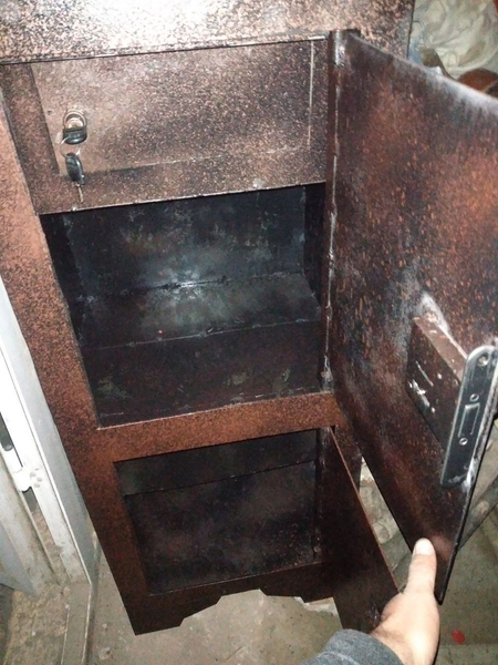 Продаётся сейф трёх камерный