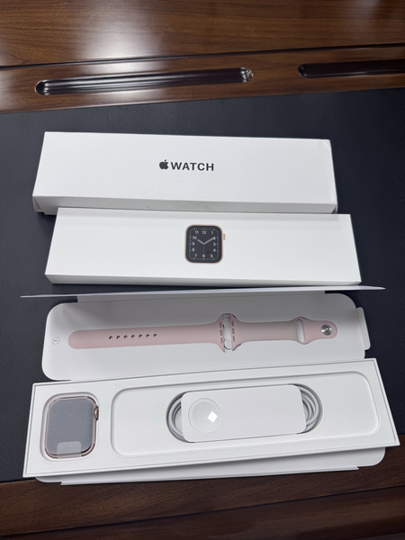Продается Iwatch SE Gold 44mm