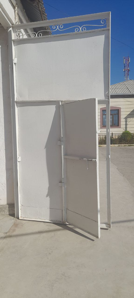 Дарвоза сотилади