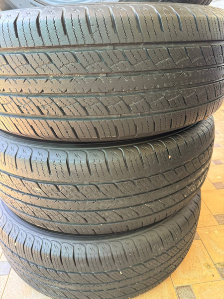 Продам Автомобильный шины 245/65/17