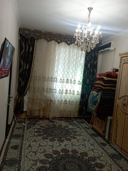 Zangiota tumani. Nazarbek Mevazor Maxalada uy sotiladi.2.xona 2.etaj
