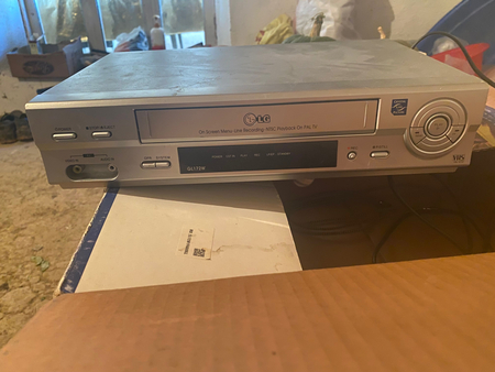 2003 VIDEO CASSETTE PLAYER 900 million Sotiladi faqat oladiganlar yoz!