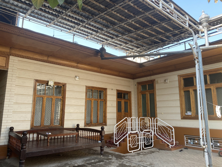 Ховли сотилади