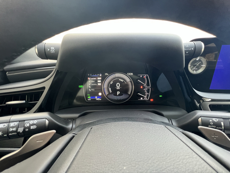 Lexus ES300h новая