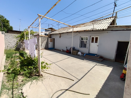 Xovli uy sotiladi 1.4 sotix 2 xona dom narxida