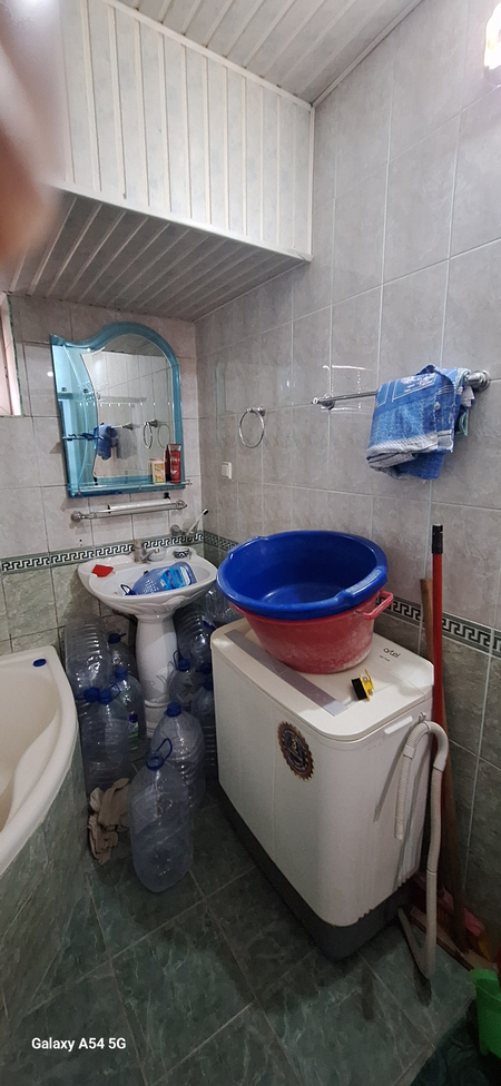 Qarshi shaxri shibayevadan 3 xonali uy sotiladi
