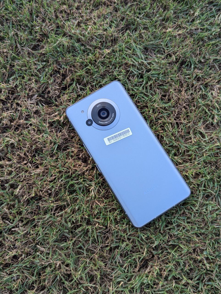 Sharp aquos r7 (12/256 240ghz экран)