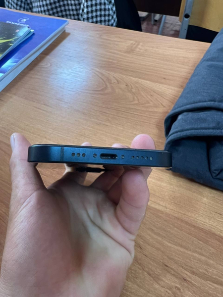 IPhone 13 ideal.