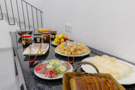 shahar markzaidagi mehmonxona (SADI Hotel)