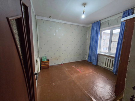 Срочно продаётся 3-х комнатная квартира в центре Кибрая