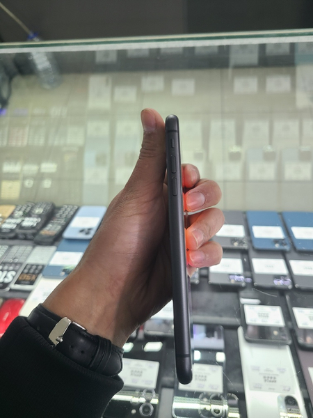 Iphone 11 black hama joyi radnoy