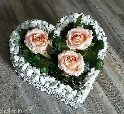 Декоратция из белый камни