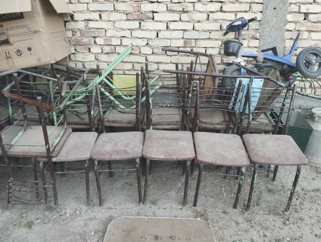 Продается стол и стулья