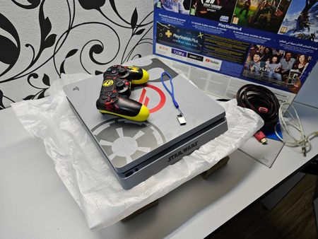 ПРОДАМ PS4 Slim на 1TB + Игры (Прошитая) / ПО 9.00 GoldHEN + USB