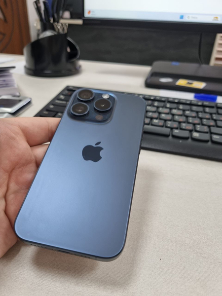 Iphone 15 pro blue titanium