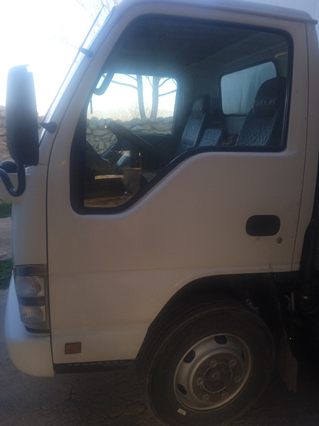 Isuzu sotiladi radnoy yangiday 198 ming yurigan 6 ta 100 talik gazi