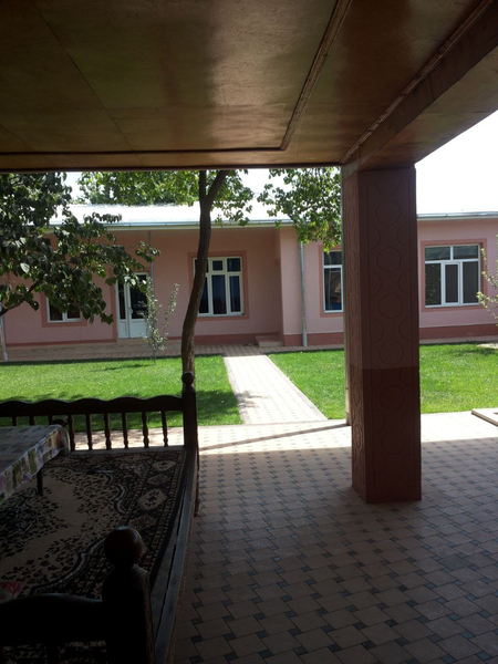 Toshkent shahrida 10xonali 6sotixli yashash uchun tayyor kotta hovli