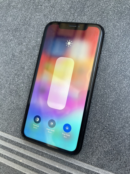 Iphone Xr        .