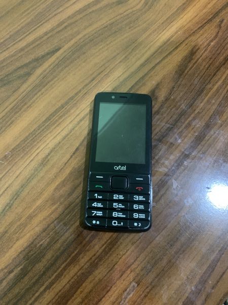 Artel X5 sotiladi