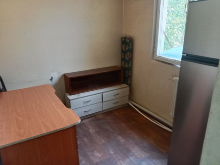 Продаётся в М.Улугбекском р-не Ялангач 1в2/4/4 Балкон1.5Х3 34м2 Чистая