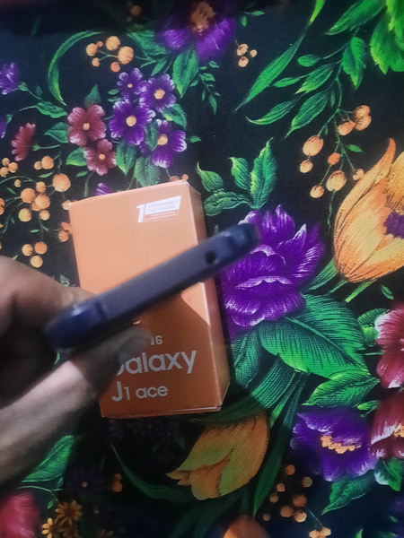 Samsung J1 ace xolati yaxshi