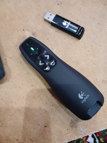 Пулть Logitech R400 для презентация (слайд)