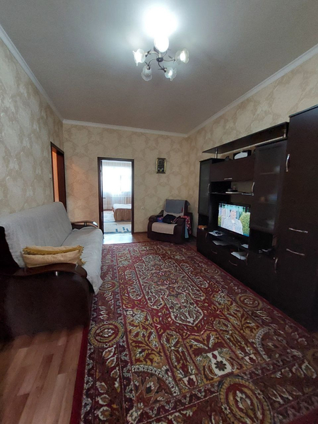 Продаю 2 ком квартира на 2 этаже 5 этажного дома. Авиосозлар 4.