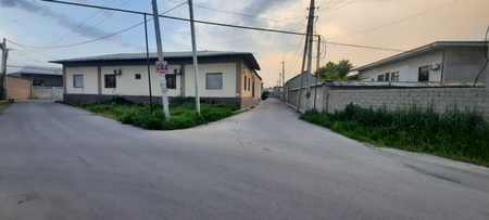 Yer narxida uy sotiladi 10 sotix sergili zor joyda uch taraflama kocha