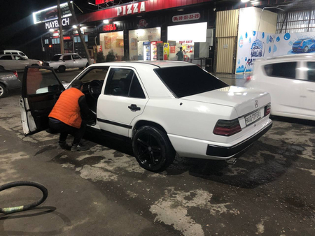 Mercedes-Benz 124