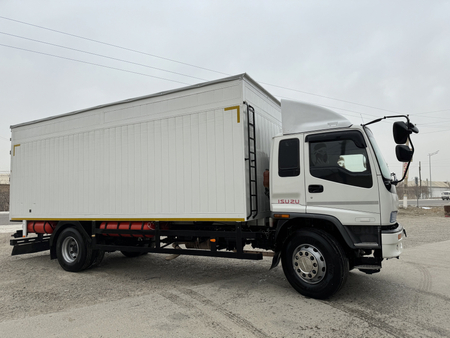 Katta Isuzu 10 tonna