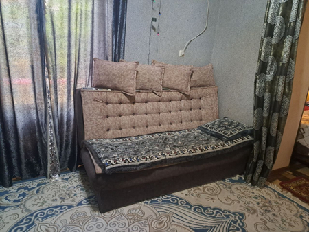Divan,2 ta kreslo stoli bilan