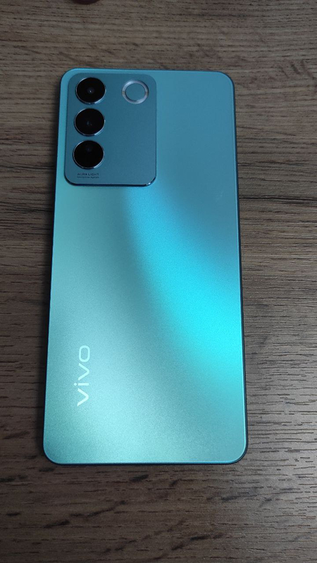Продам телефон vivo v27e