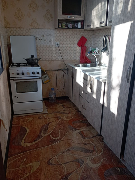 Продаётся Чирчик 2ком 4мик 2этаж