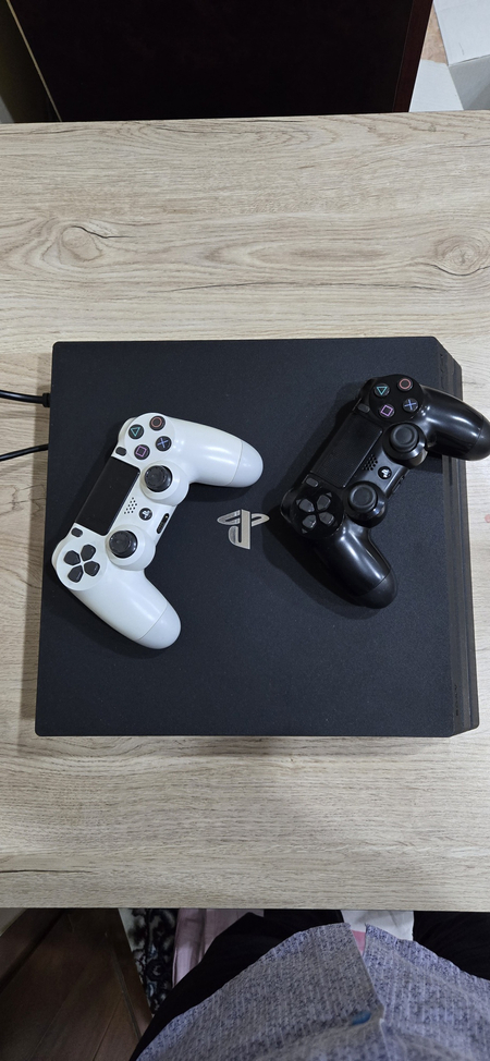 Playstation 4 Pro arenda