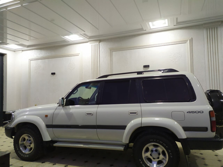 Tayota Land Cruiser