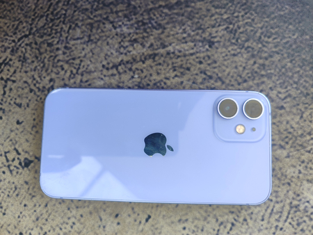 iPhone 12 mini в хорошем состоянии