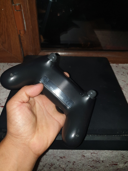 Ps4 slim 1TB  versiya 9.00