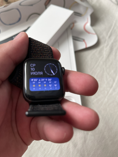 Apple watch se 40 мм в идеальном состоянии