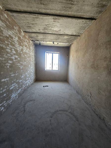 1 xonali 42m² 4-qavat.\\n8 qavatli yangi gʻishtli, LIFTLI dom.\\nManzil :